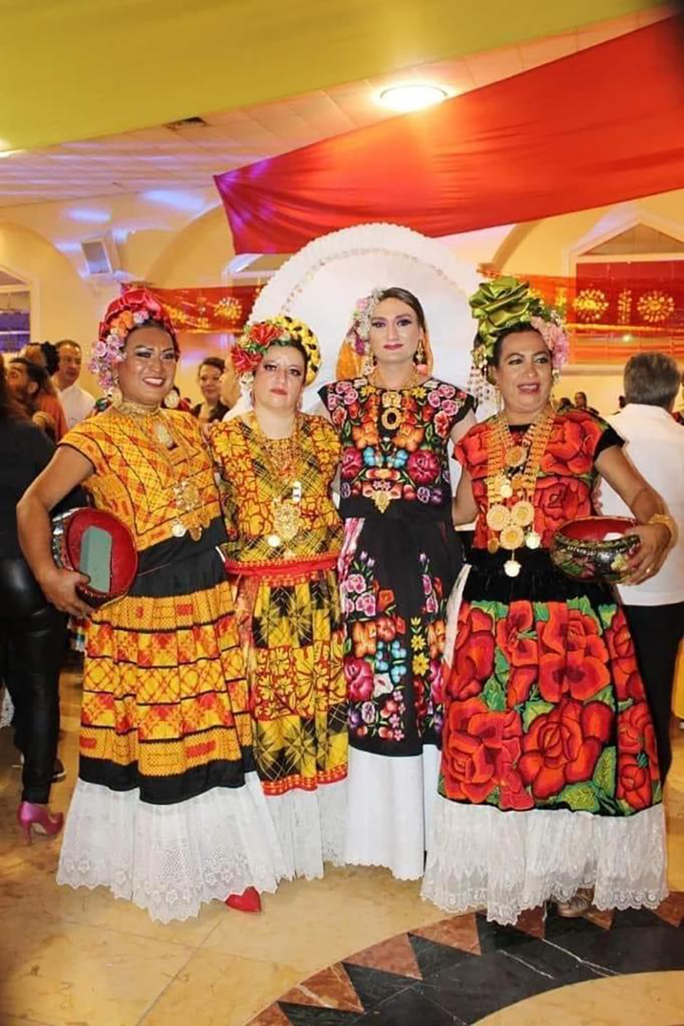 Discriminan a las muxes en la vela grande de Juchitán, Oaxaca - Pie de ...